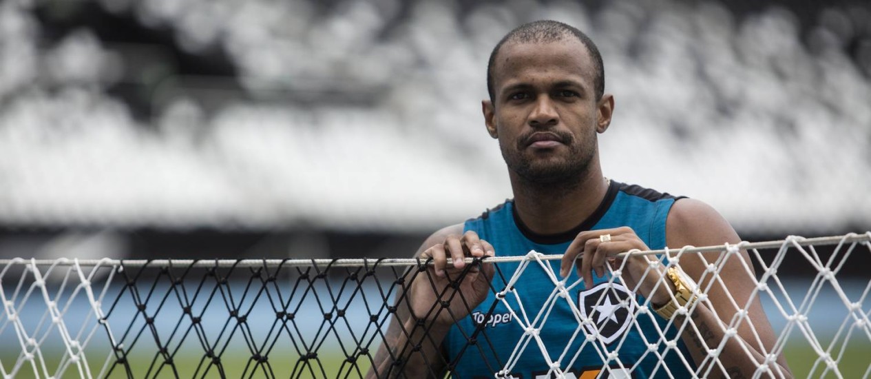 Airton se diz recuperado e torce para voltar a campo em breve no ...