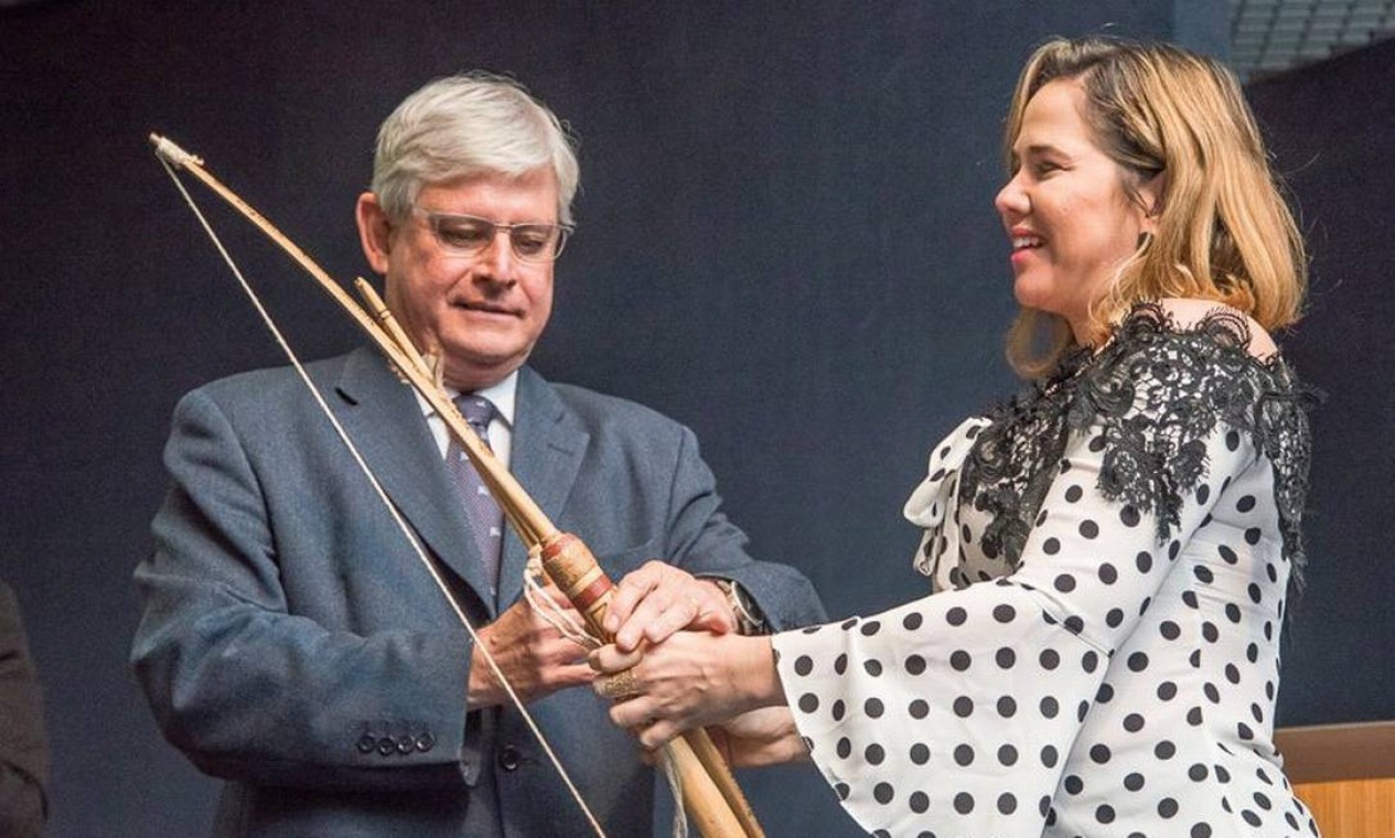 Janot ganha arco e flecha em cerimônia de despedida da PGR - Jornal O Globo