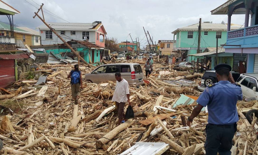 Furacão Maria deixa 15 mortos e 20 desaparecidos em Dominica - Jornal O ...