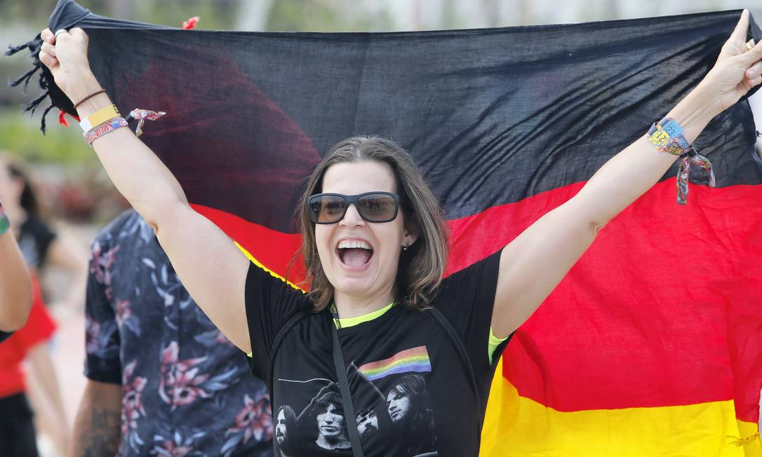 Bebês do rock: gêmeos de cinco meses curtem primeiro festival - Jornal ...