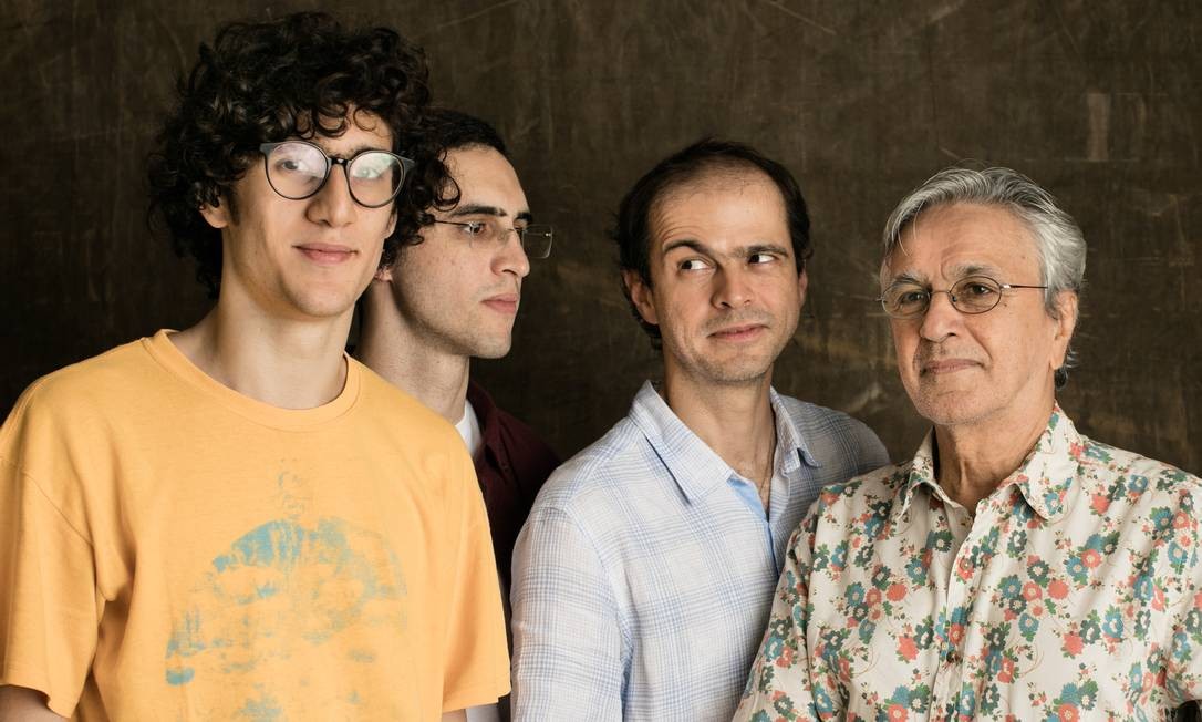 Ao lado dos filhos Moreno, Zeca e Tom, Caetano estreia show no Rio ...