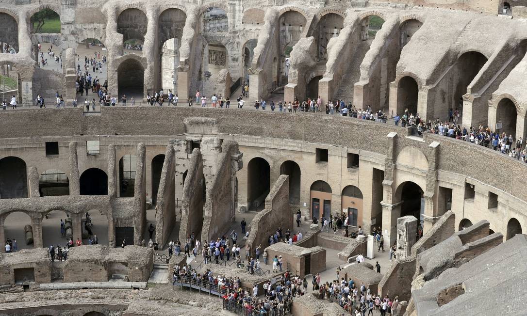 Coliseu reabre níveis superiores para visitantes - Jornal O Globo