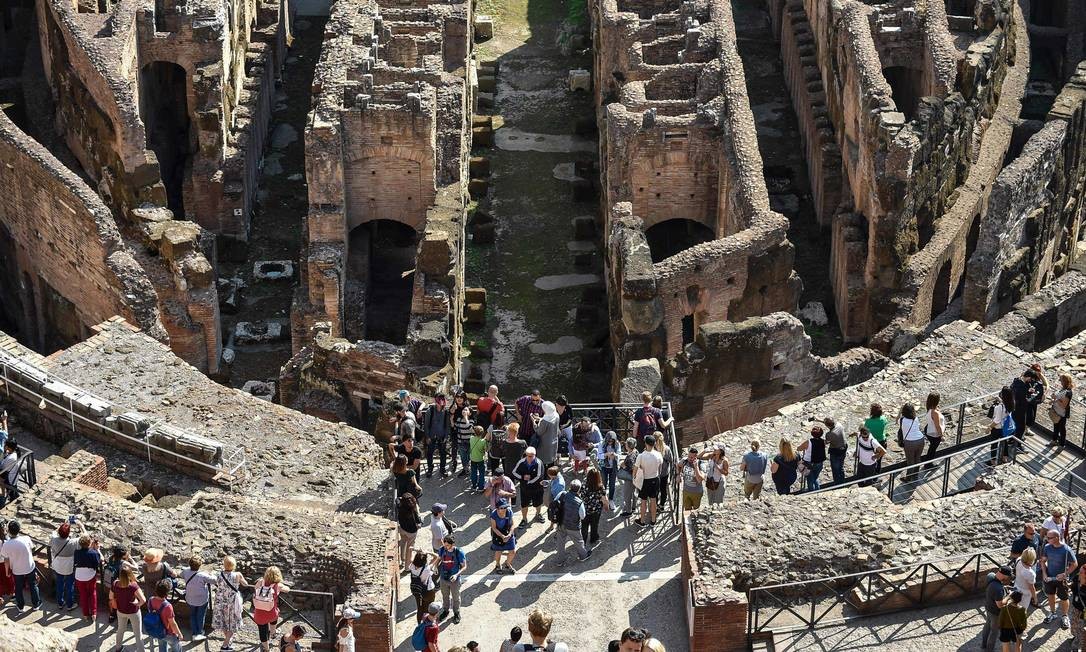 Coliseu reabre níveis superiores para visitantes - Jornal O Globo