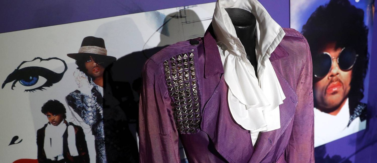 Confira peças da exposição em homenagem à carreira de Prince em Londres ...