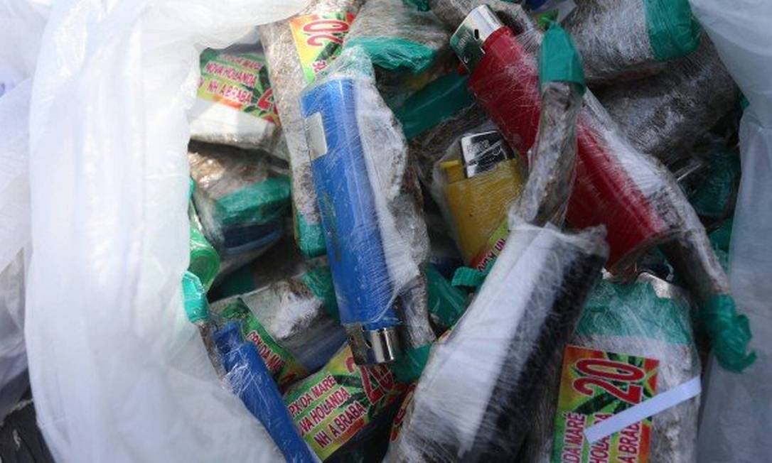 Polícia apreende 'kit maconha' em operação na Maré - Jornal O Globo