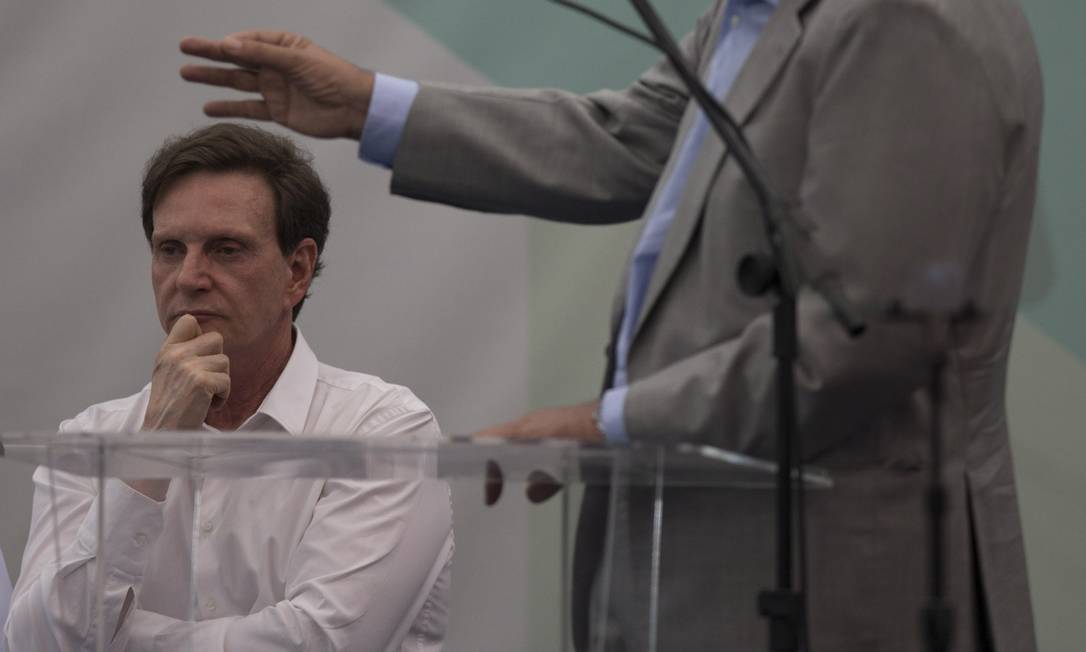 Na presença de ministro que criticou PM, Crivella chama de herói ...