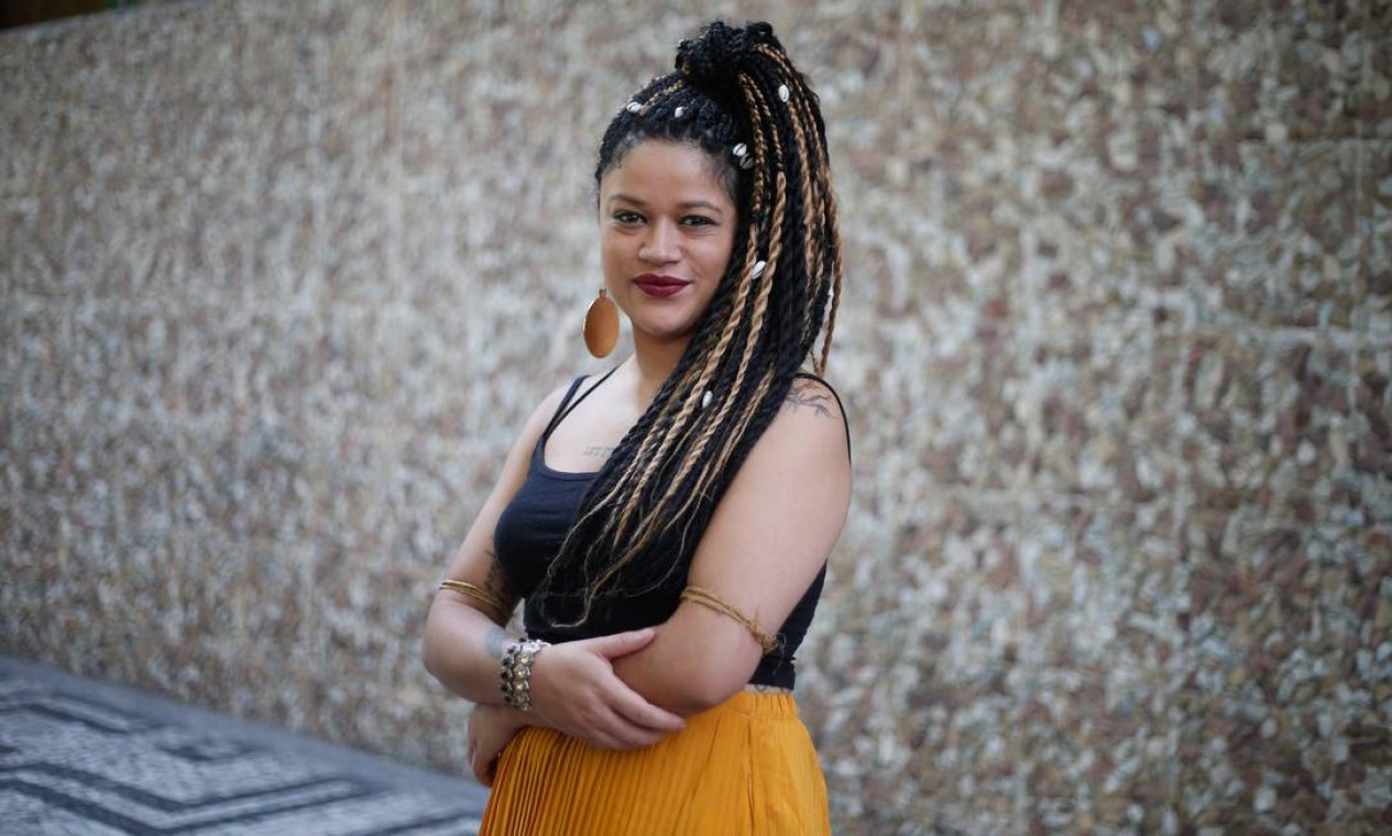 Ryane Leão: um papo com a autora de 'Tudo nela brilha e queima ...