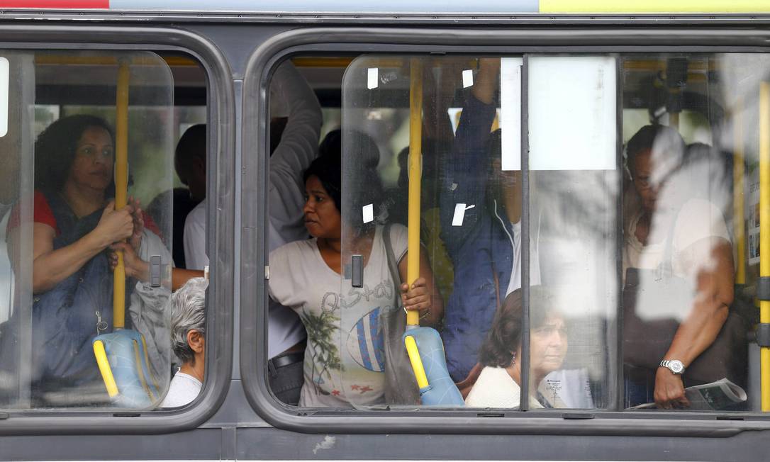 Ônibus municipais circulam normalmente pelas ruas do Rio - Jornal O Globo