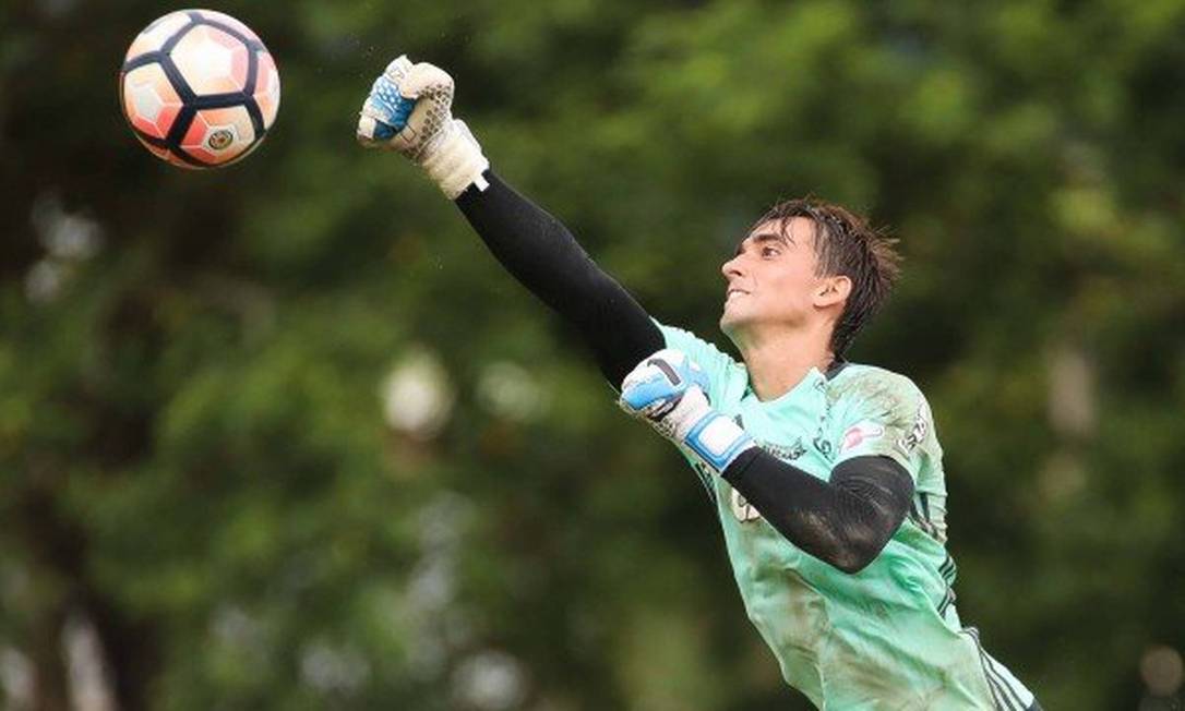 César ganha chance no Flamengo para deixar de ser promessa - Jornal O Globo