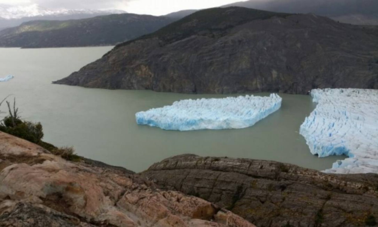 Iceberg se desprende de geleira no Chile - Jornal O Globo