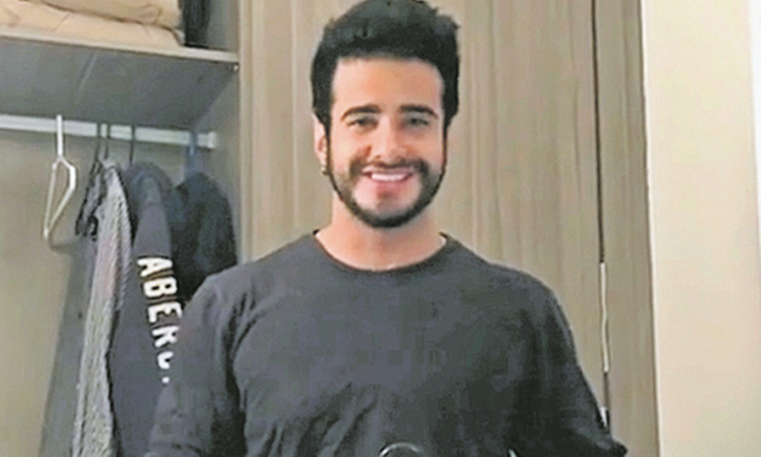 Atores abrem armário e participam de campanha para doar roupas a ...