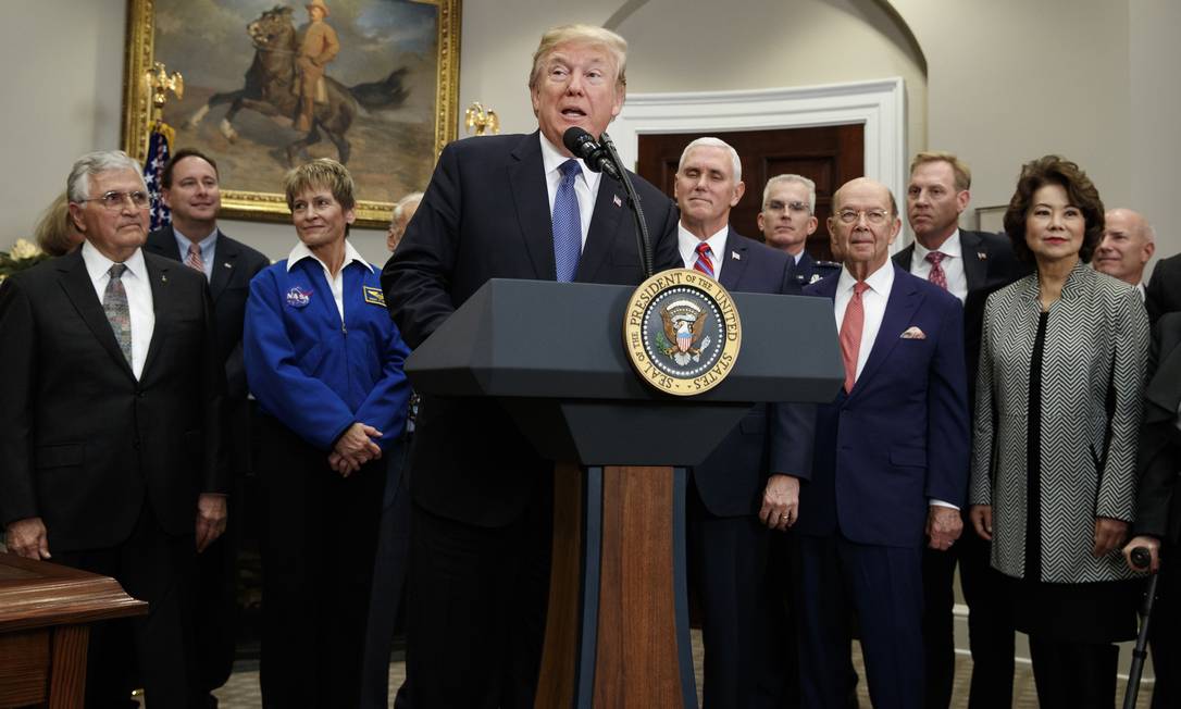 Trump autoriza Nasa a mandar astronautas à Lua e a Marte - Jornal O Globo