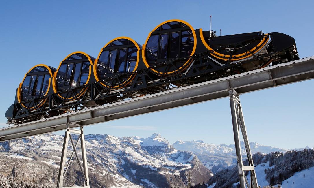 Suíça inaugura nos Alpes o funicular mais íngreme do mundo - Jornal O Globo