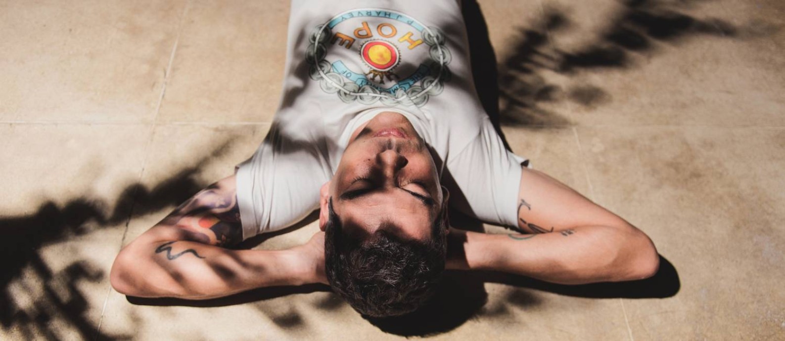 Crítica: Dado Villa-Lobos sabe exatamente o caminho a seguir em 'Exit ...