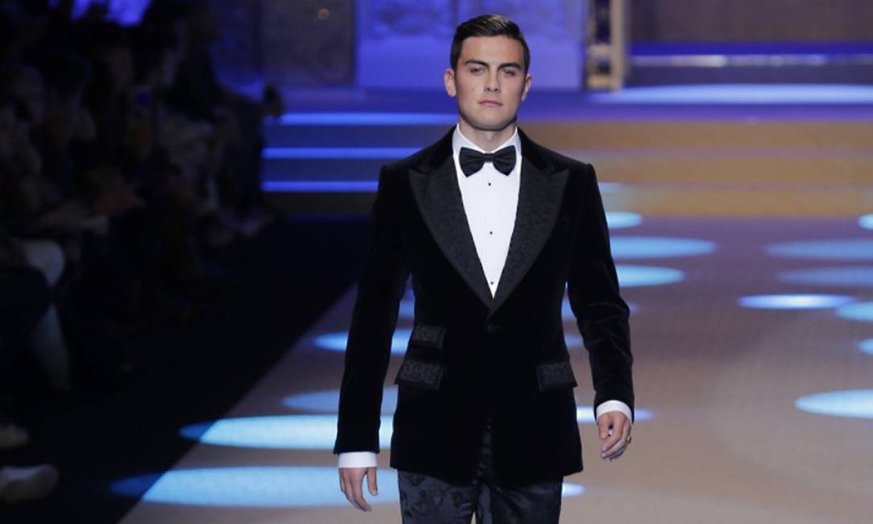 Dolce & Gabbana leva jogador argentino Paulo Dybala para as passarelas ...