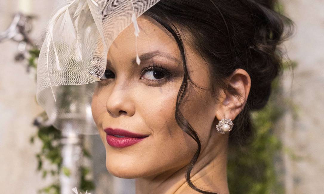 ‘Tempo de amar’: Maria Vitória usa bota de renda em seu casamento ...