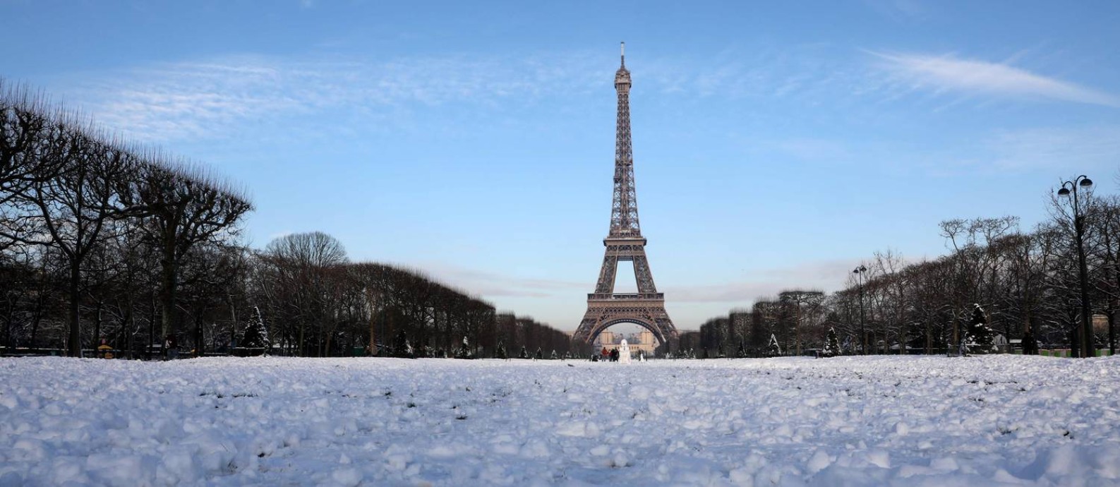 Sem aulas e com transporte reduzido, Paris enfrenta nevascas - Jornal O ...