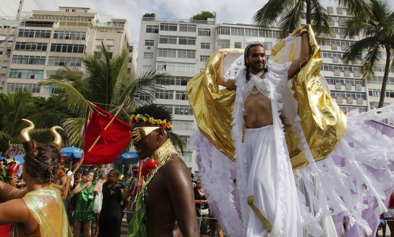 Veja imagens do desfile do Bloco Virtual - Jornal O Globo