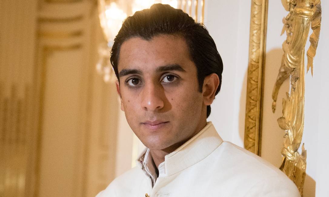 Aos 19 anos, marajá de Jaipur quer humanizar o título que sempre foi ...