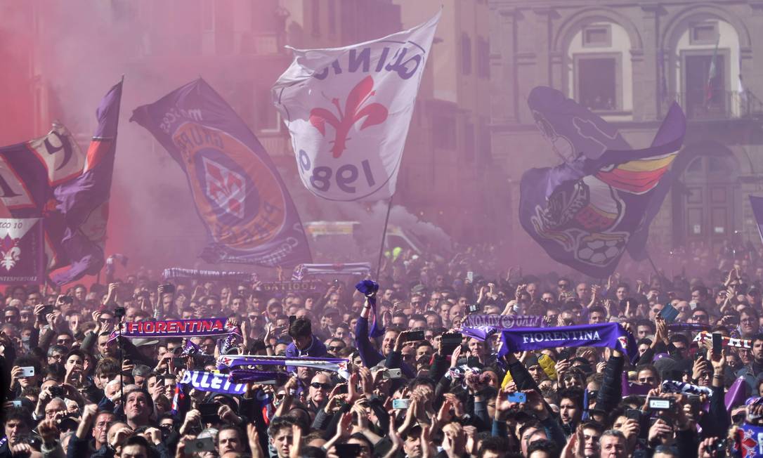 Multidão e ídolos do futebol se reúnem para funeral de Astori, na ...