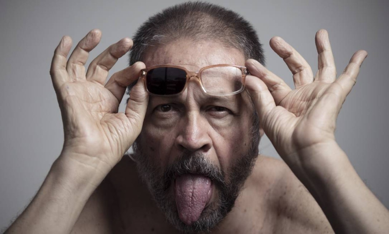 Aos 70 anos, Victor Arruda inaugura retrospectiva que aborda questões como sexualidade e ...