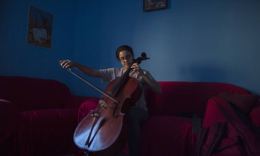 Documentário conta história de jovens de Orquestra Maré do Amanhã, que ...
