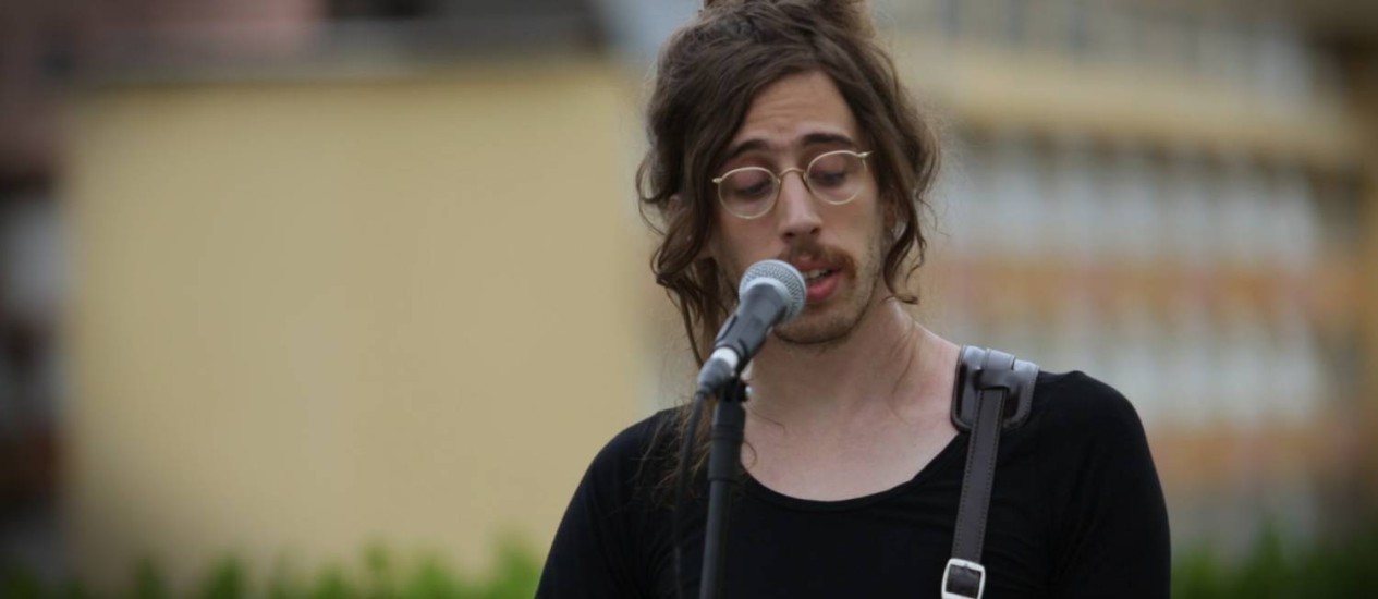 Tim Bernardes mostra face política do disco de estreia - Jornal O Globo