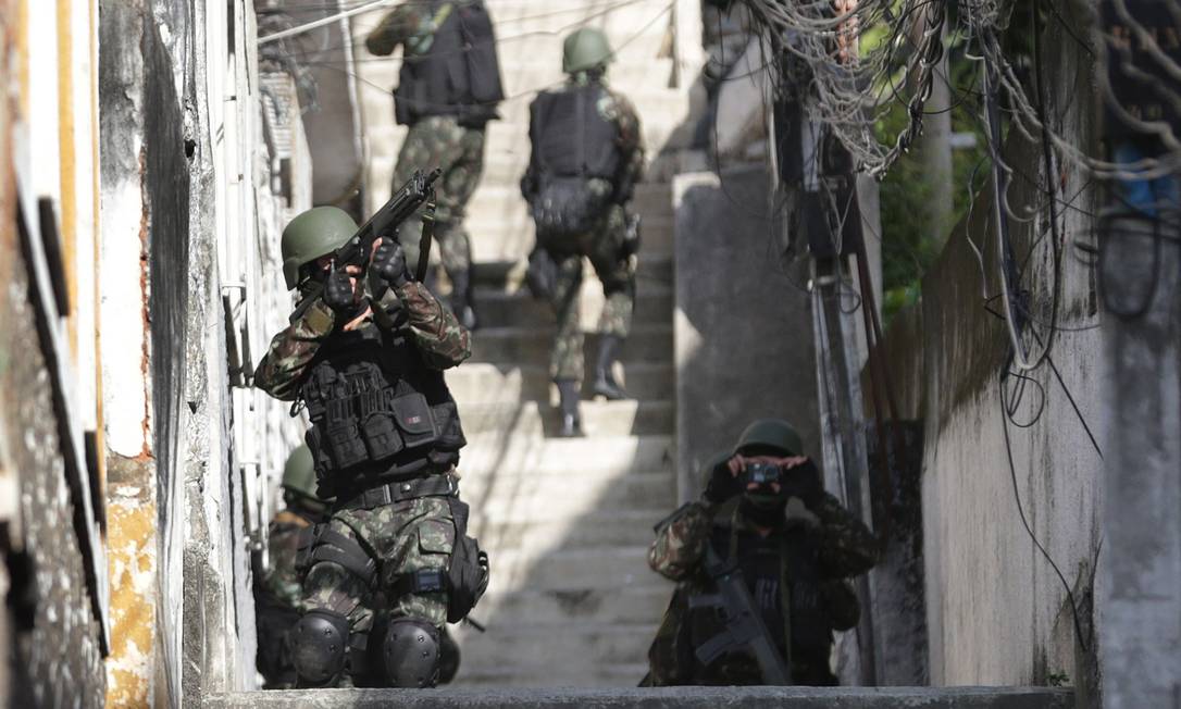 Operação no Complexo do Lins fechou a Autoestrada Grajaú-Jacarepaguá ...