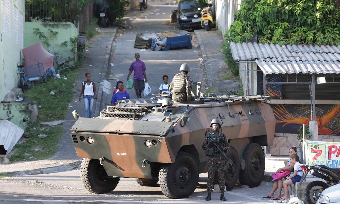 Operação no Complexo do Lins fechou a Autoestrada Grajaú-Jacarepaguá ...