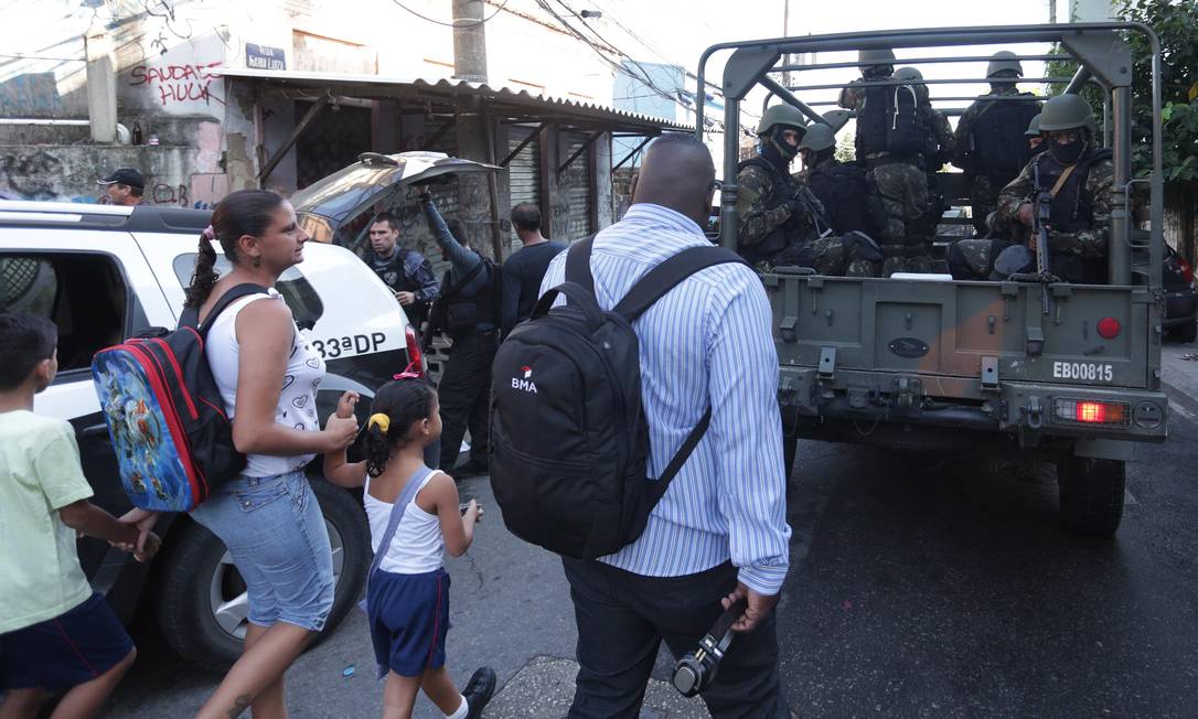 Operação no Complexo do Lins fechou a Autoestrada Grajaú-Jacarepaguá ...