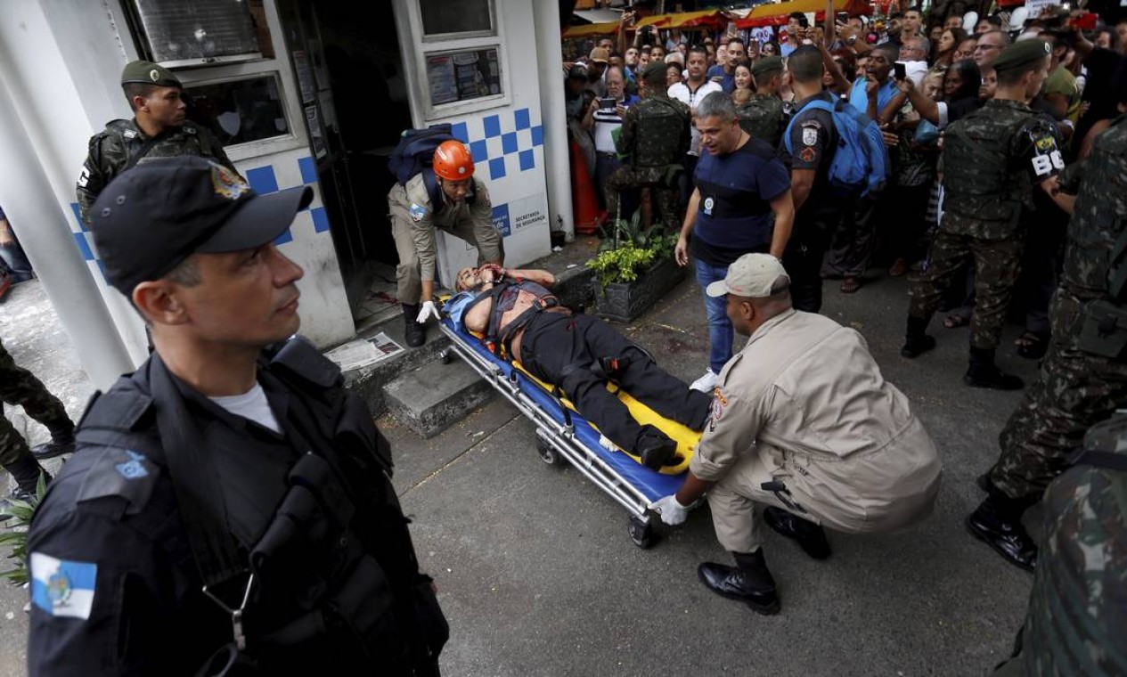Homem que esfaqueou mulher em shopping na Tijuca recebe alta e é preso - Jornal O Globo