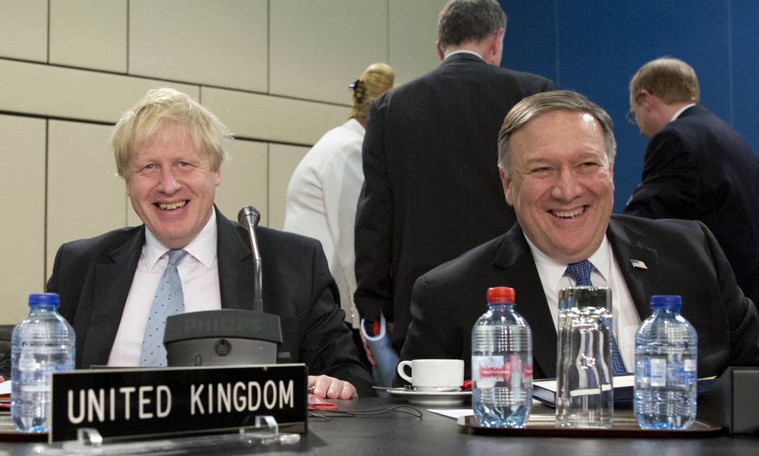 Tentando diluir imagem de 'falcão' nos EUA, Pompeo se reúne com a Otan ...