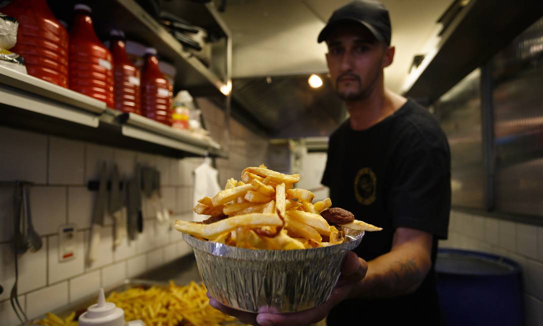 De Marechal Hermes para Botafogo, Batata Carioca faz sucesso na Zona ...