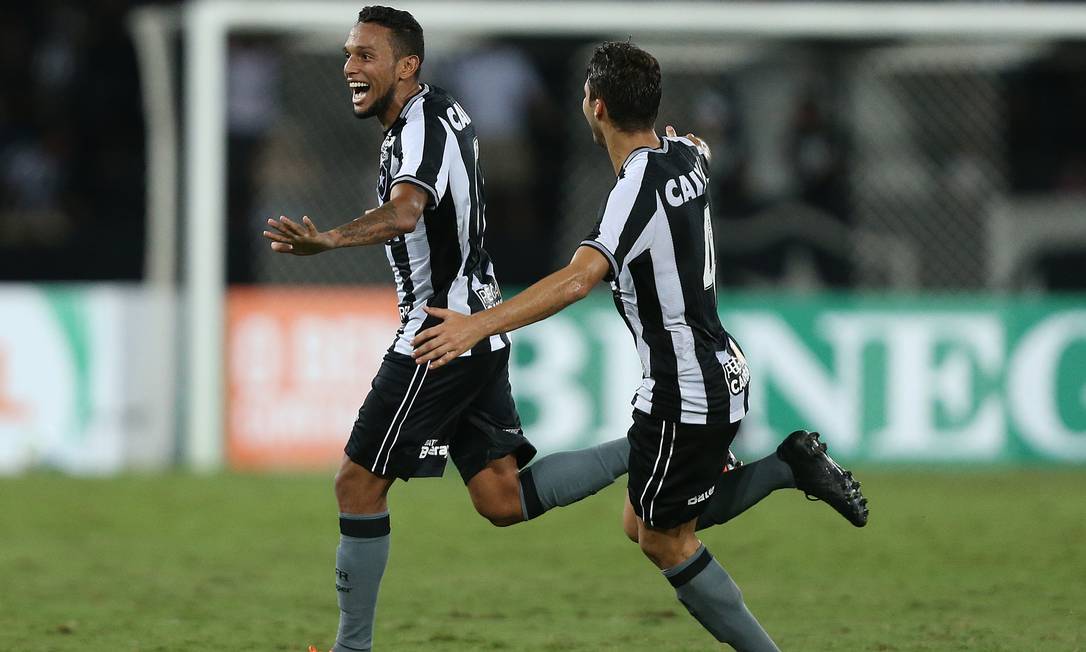 Com golaço de Gilson nos acréscimos, Botafogo vence primeira no ...