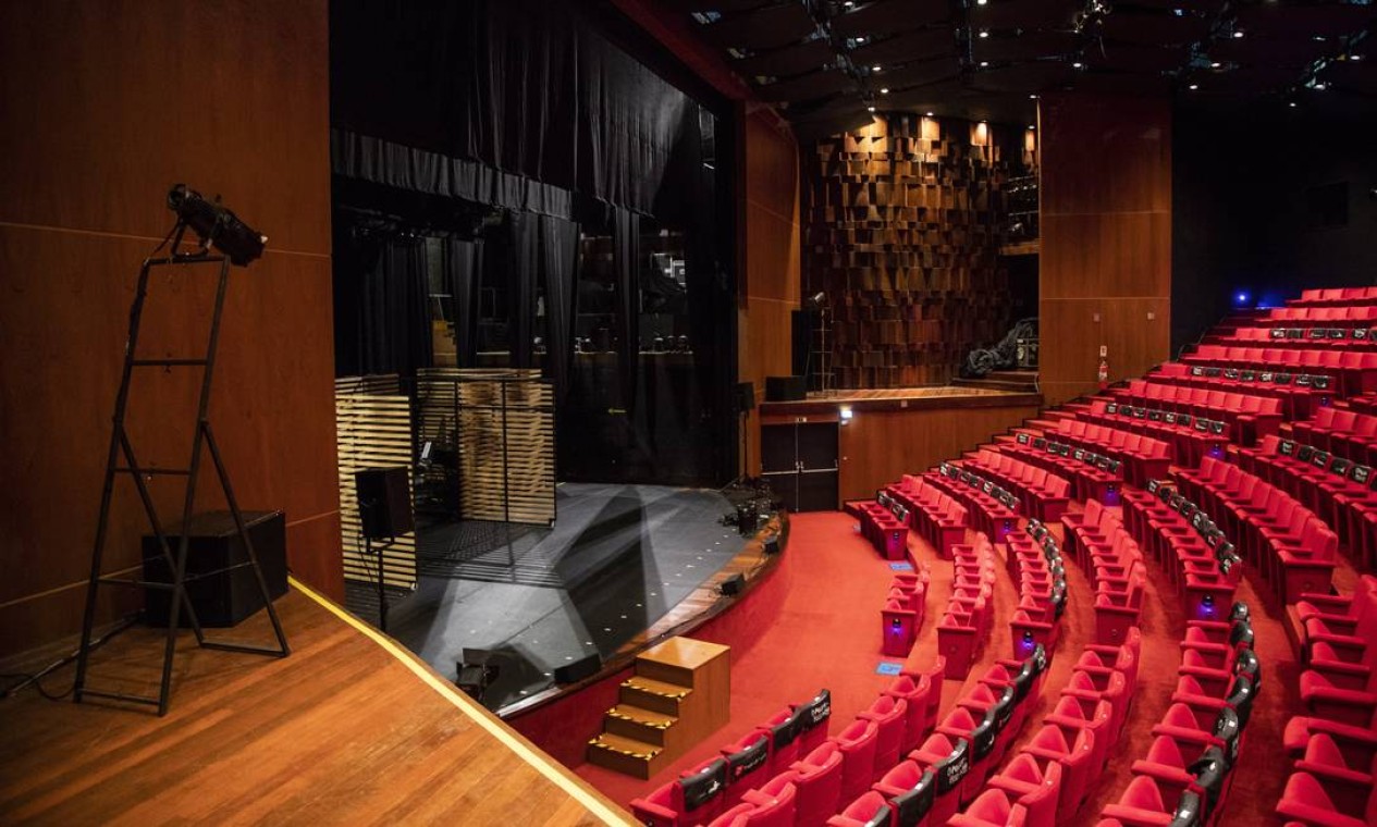 Com musical sobre bossa nova, Teatro Adolpho Bloch é reaberto após 18 ...