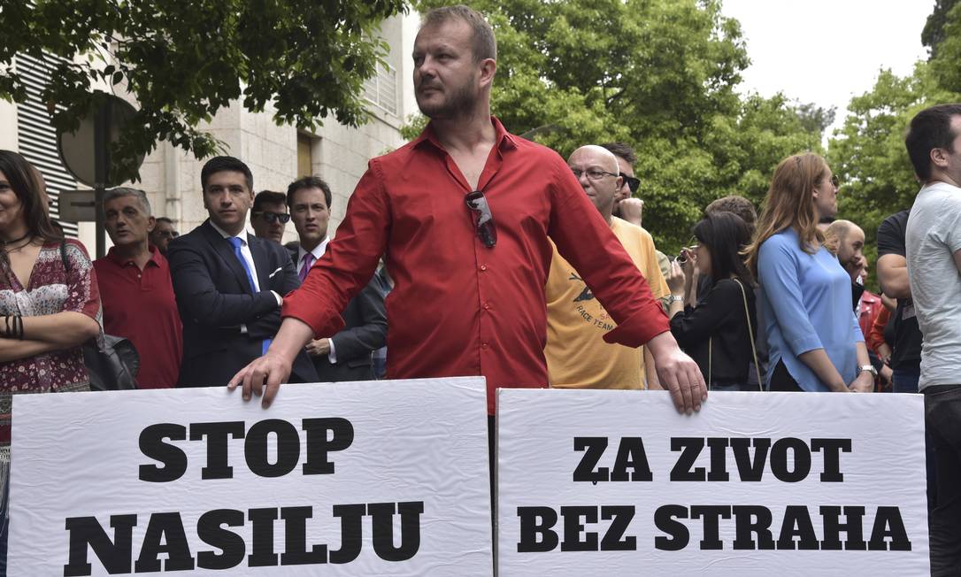 Atentado a jornalista leva a protestos em Montenegro - Jornal O Globo