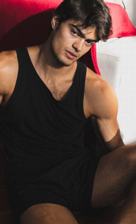 Depois de perder 50 quilos, modelo mostra a transformação de seu corpo ...