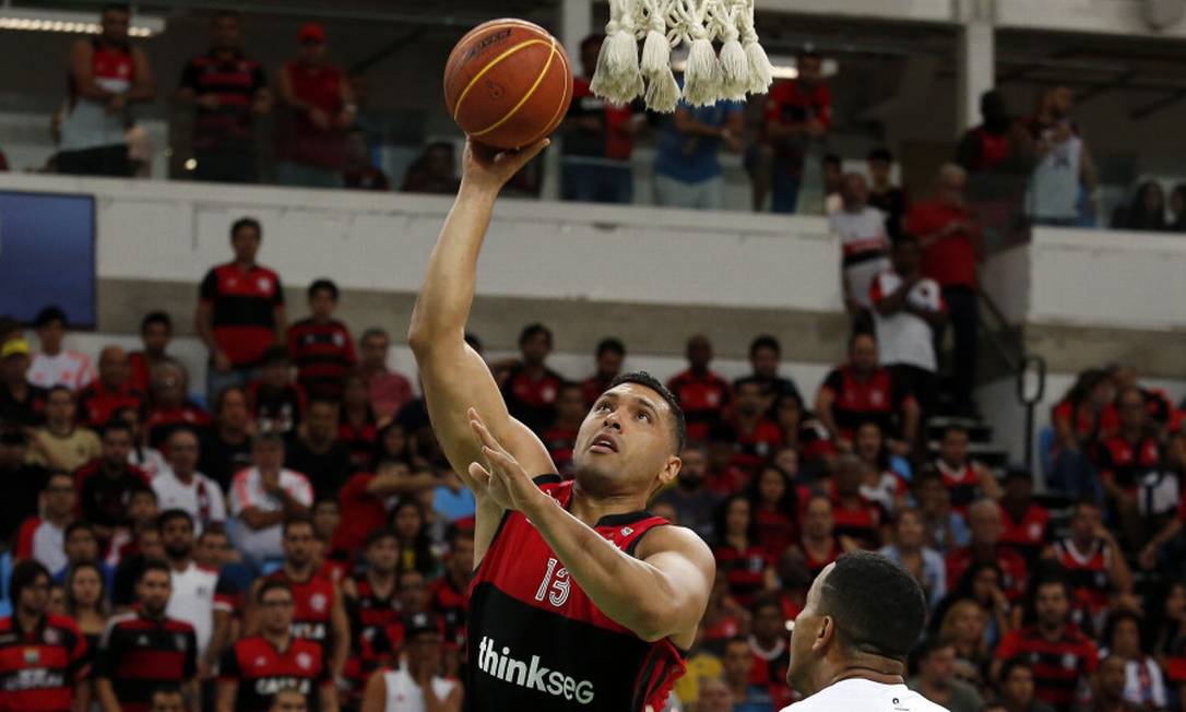 De mais eficiente à reserva sem se abalar, JP Batista luta por vitória ...