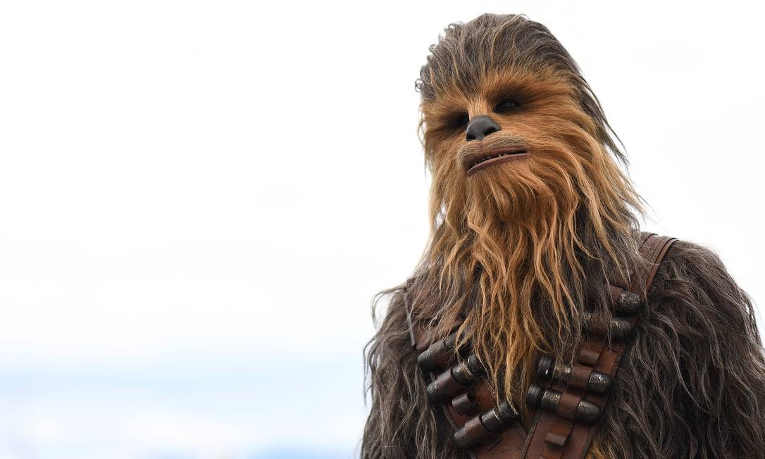 Chewbacca e astros de 'Han Solo: Uma História Star Wars' brilham em ...