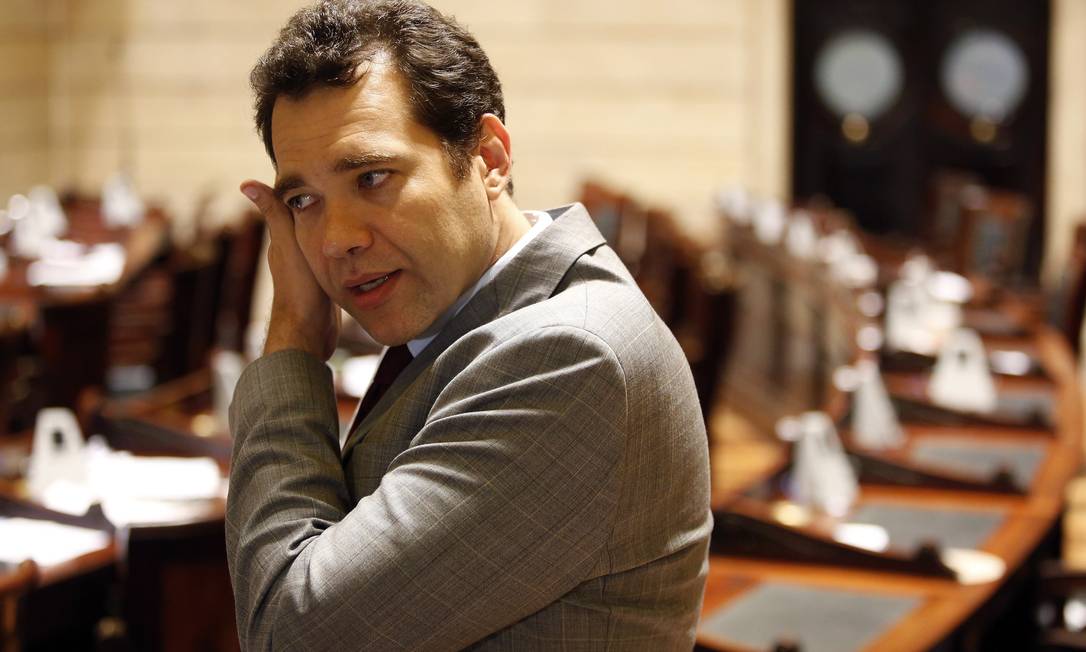 Messina exige que governo apresente nova versão para crise que quase ...