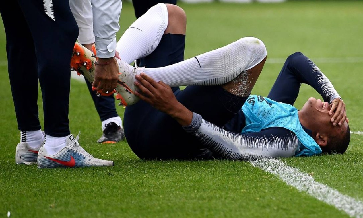 Mbappé leva entrada dura em treino da França e deixa atividade mais ...
