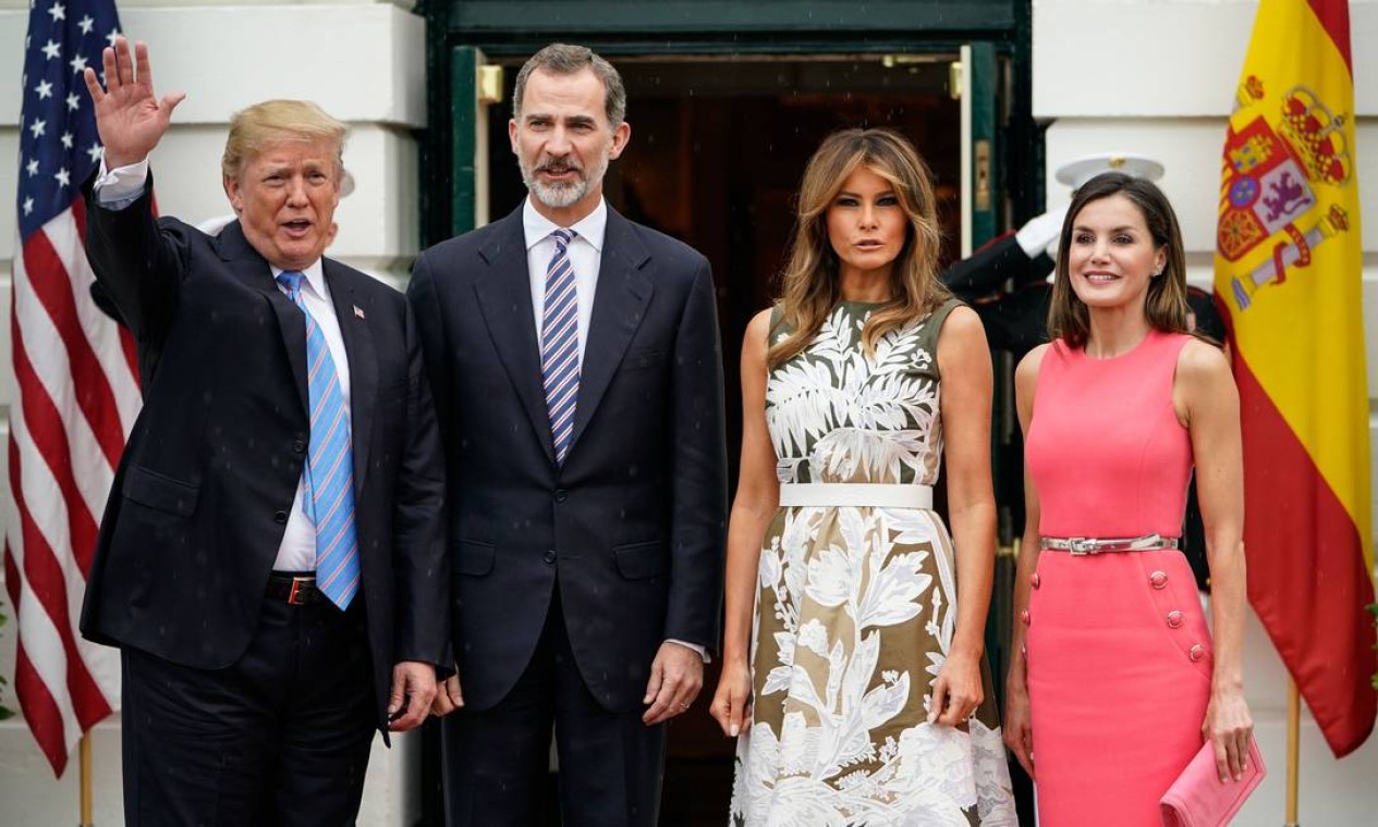 Em encontro com Melania Trump, rainha Letizia repete look de primeira ...