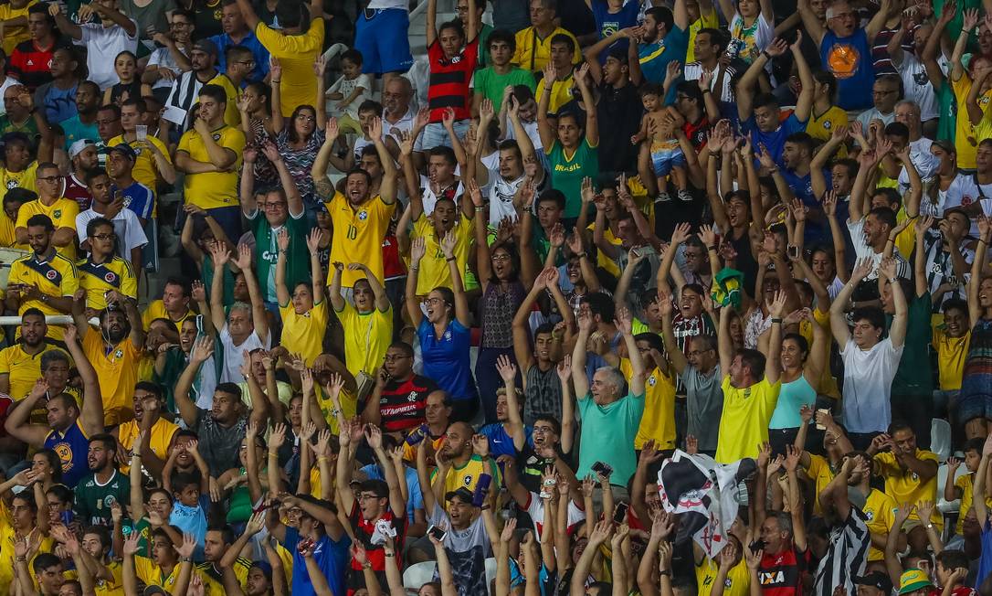 Movimento de torcida organizada da seleção emplaca hit da Copa - Jornal ...