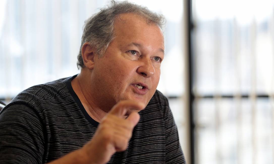 Após pedido de demissão de Messina, César Benjamin diz em rede social ...