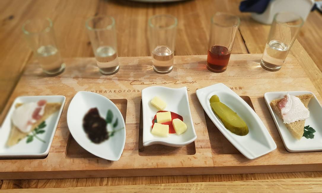 Samogon: bebida artesanal que aquece a Rússia rural até hoje - Jornal O ...