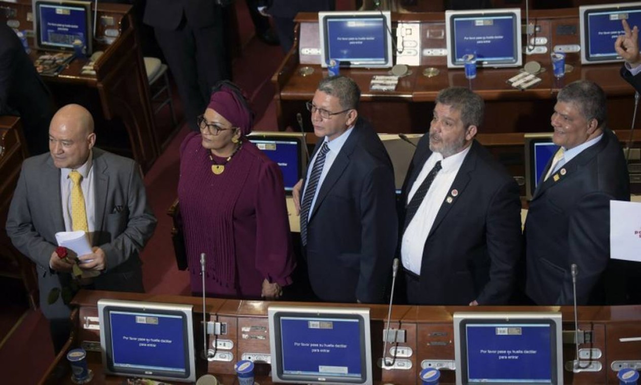 Membros da Farc assumem cadeiras em Parlamento dominado pela direita ...