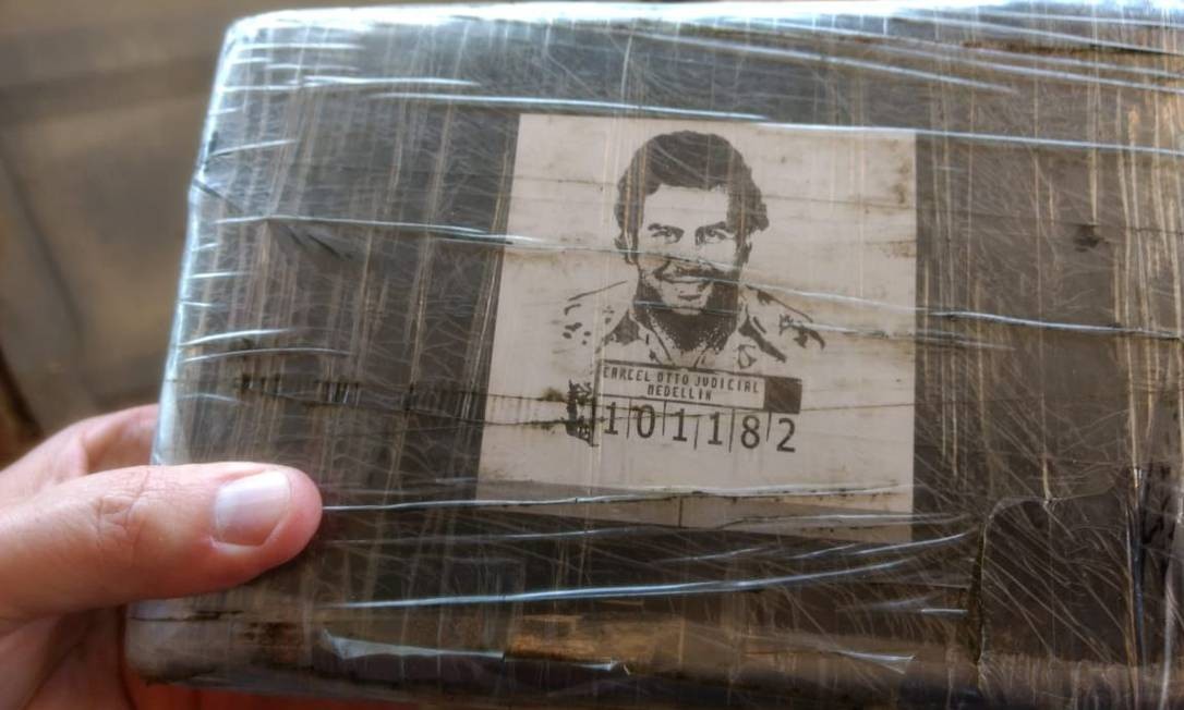 Polícia Federal e Receita apreendem pacotes de cocaína com rosto de ...