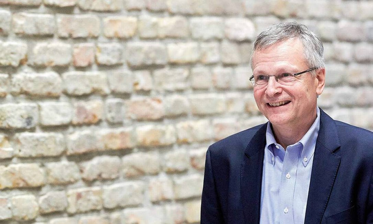 "Um número crescente de economistas está engajado em trabalhos que ...