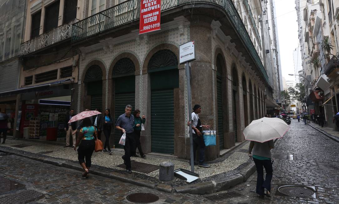 No Centro do Rio, crise fechou 250 lojas de janeiro a maio de 2018 ...