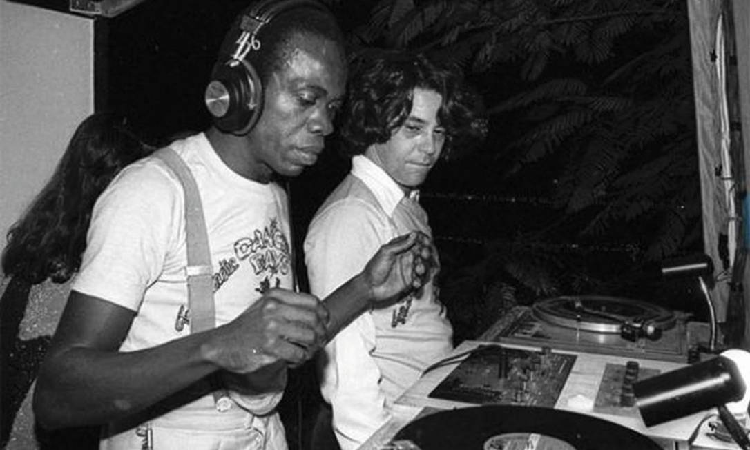 'Era uma devassidão total', lembra Nelson Motta sobre a boate Dancing ...